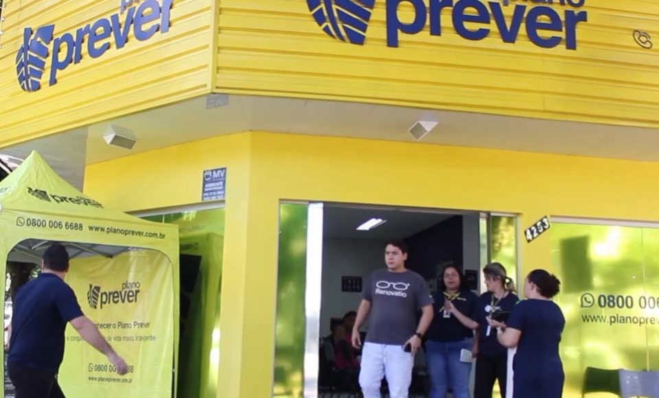 Plano Prever realiza a entrega de óculos de forma gratuita para ...